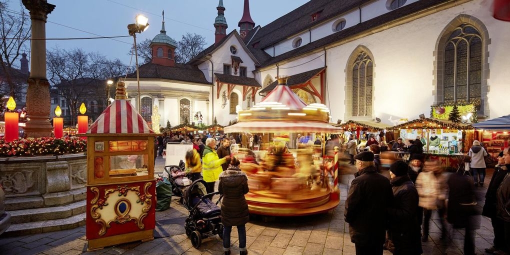 Lozärner Wiehnachtsmärt auf dem Franziskanerplatz - Luzern - Guidle